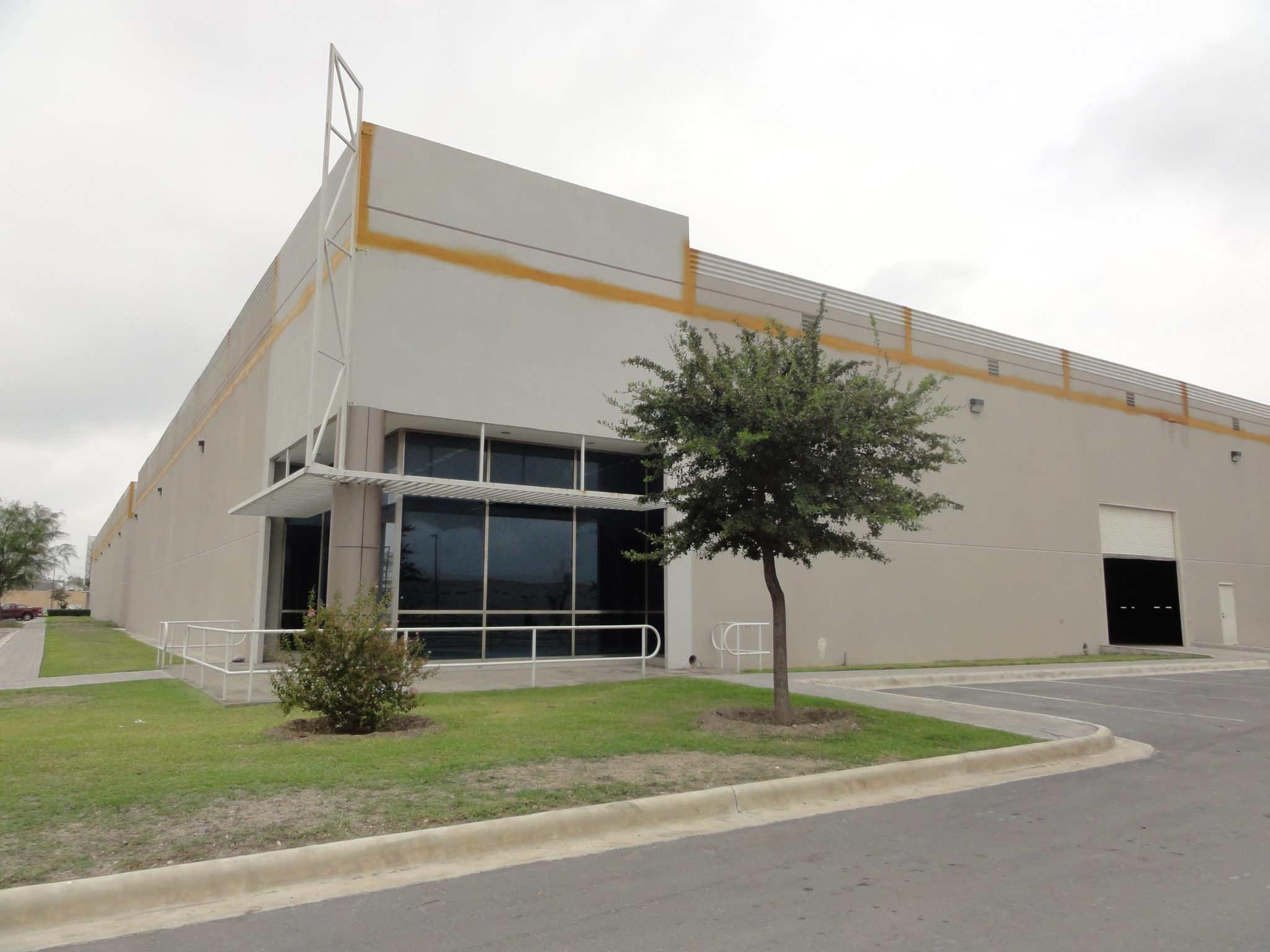 Bodega en Renta de 5,260 m2 en Parque Industrial - Akasa, Bienes Raíces